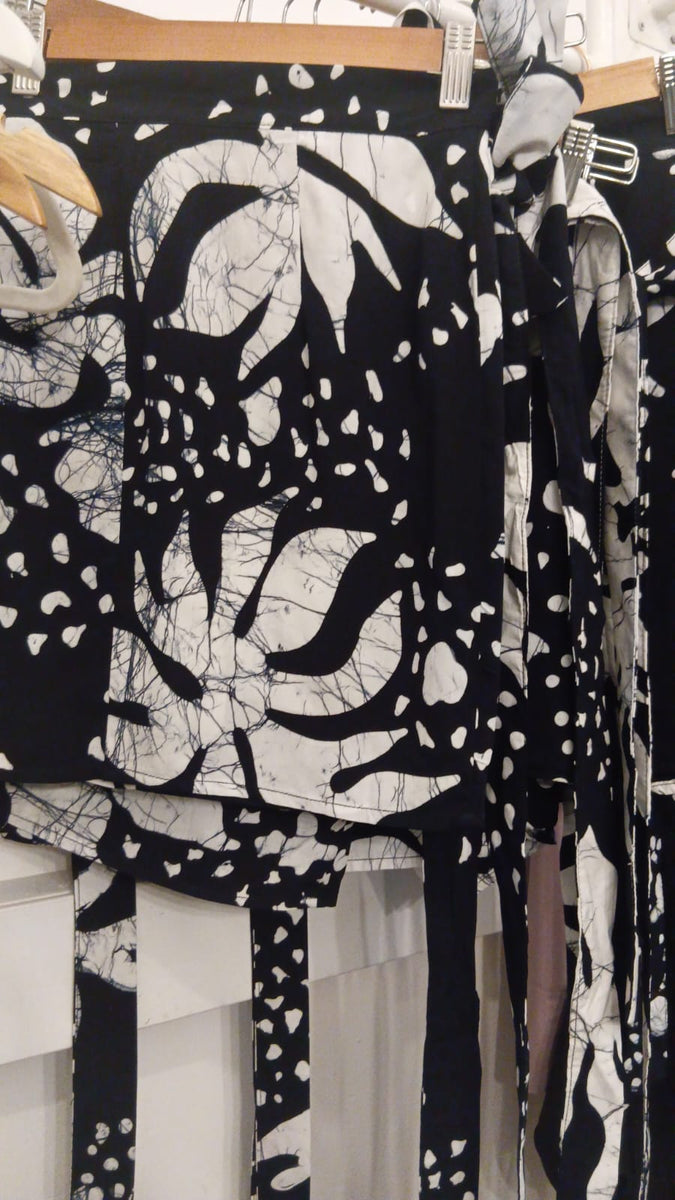 Batik Isle - Black White Batik Mini Wrap Skirt – Lagoonlab